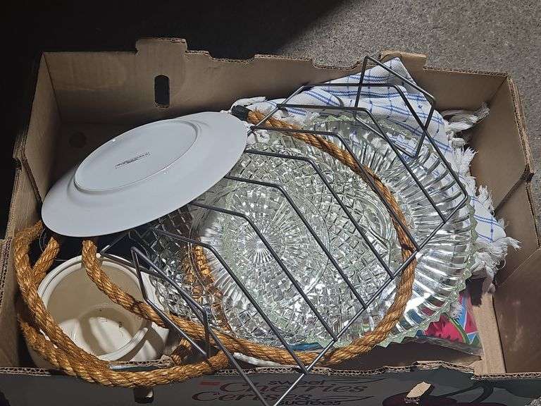 Glass serving tray assortment, table cloth assortment - Metzger ...