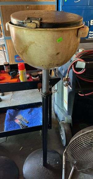 Pair Graco Pedestal oil drain adjustable height 48", barrel attachment ...