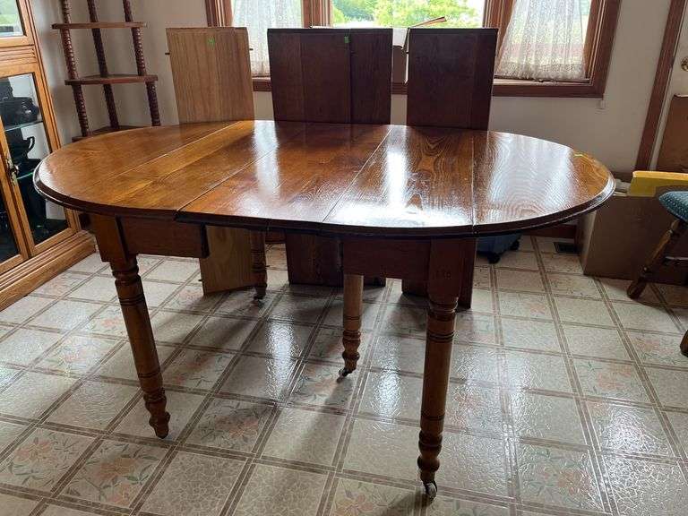 5-Leg Oak Dining table with leaves 60x40x29" - Metzger Property ...