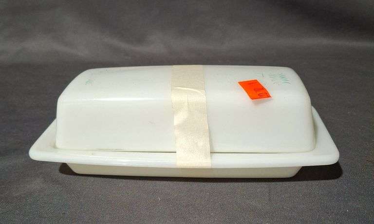 Pyrex glass Amish Butterprint covered butter dish - Metzger Property ...