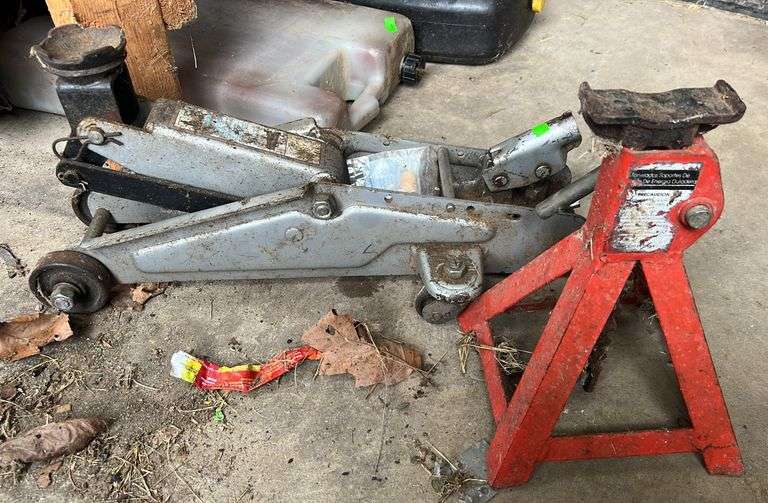 Floor Jack,works , no handle , jack stand - Metzger Property Services, LLC
