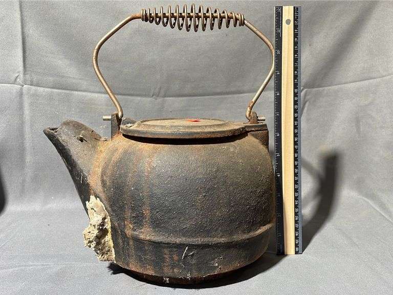 Cast Iron Kettle with Spout and Lid (6 1/2”T with Lid and 11 1/4”L with ...