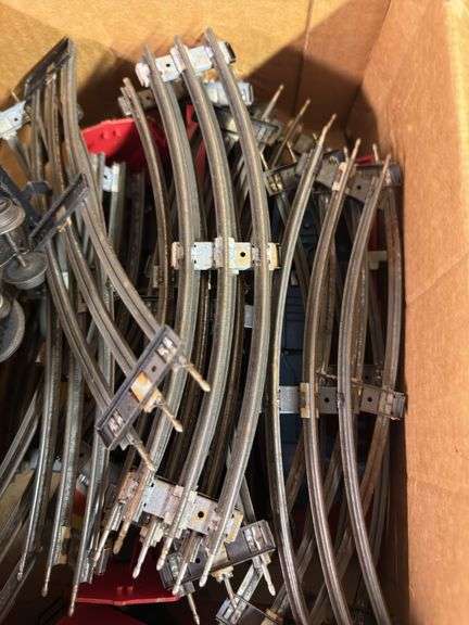 Lionel plastic model train with tracks - Metzger Property Services, LLC