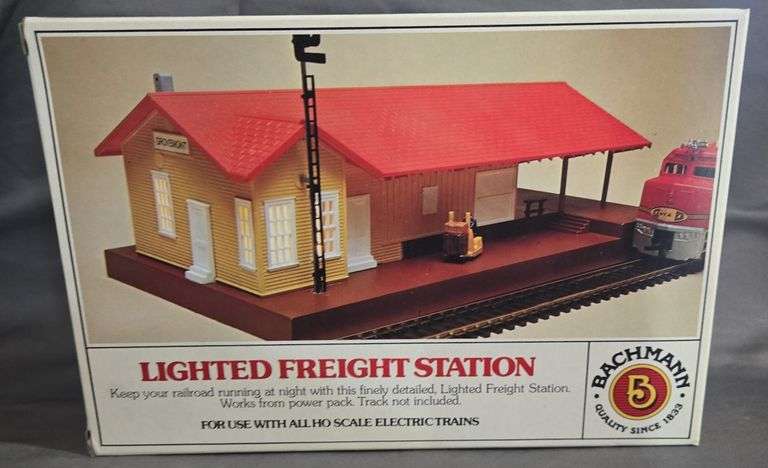 Bachmann lighted freight station, HO scale - Metzger Property Services, LLC