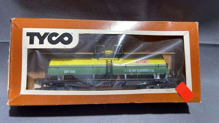 Tyco 1975 HO scale electric chemical tank train car model in box ...