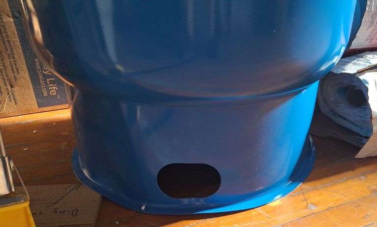 Water Worker Well Tank Mo. HT-44 (Ding on Base) - Metzger Property ...