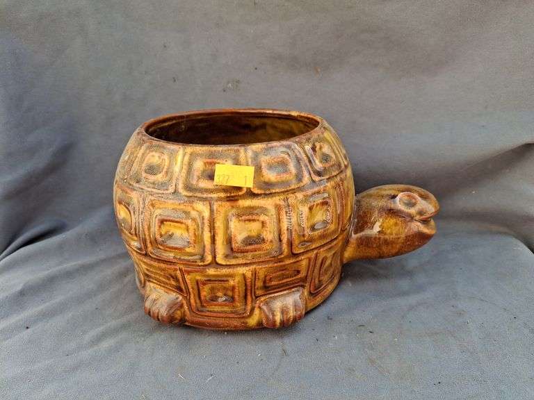 McCoy 740 Pottery Turtle Planter 8” - Metzger Property Services, LLC