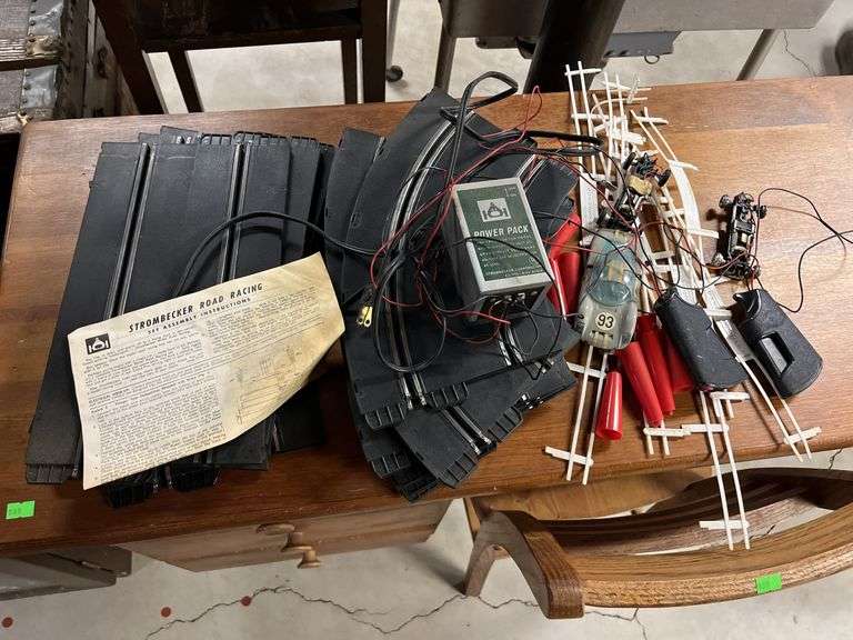 Strombecker slot car set includes 1 body and 3 chassis - Metzger ...