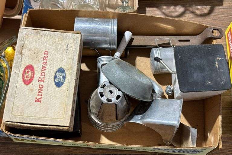 King Edward Cigar Box - Salt and Pepper Shaker - Miscellaneous ...
