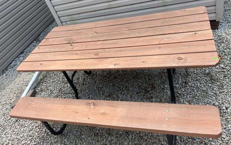Picnic table 60x72" - Metzger Property Services, LLC