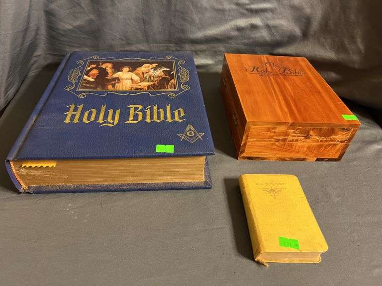 Pocket New Testament Bible • Wood Bible Box 6.5”x3”x9” with Bible ...