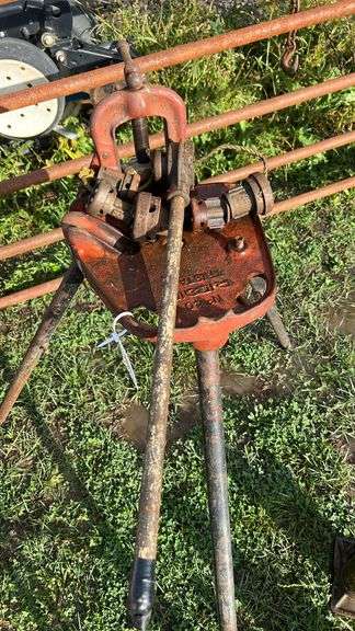 Ridgid Tri-Stand no40 pipe vise, pipe Threader and dies - Metzger ...
