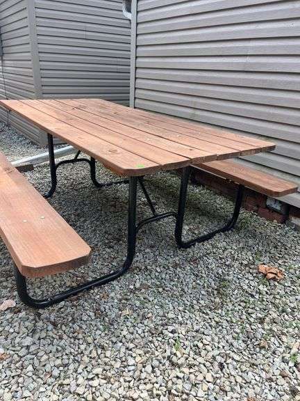 Picnic table 60x72" - Metzger Property Services, LLC