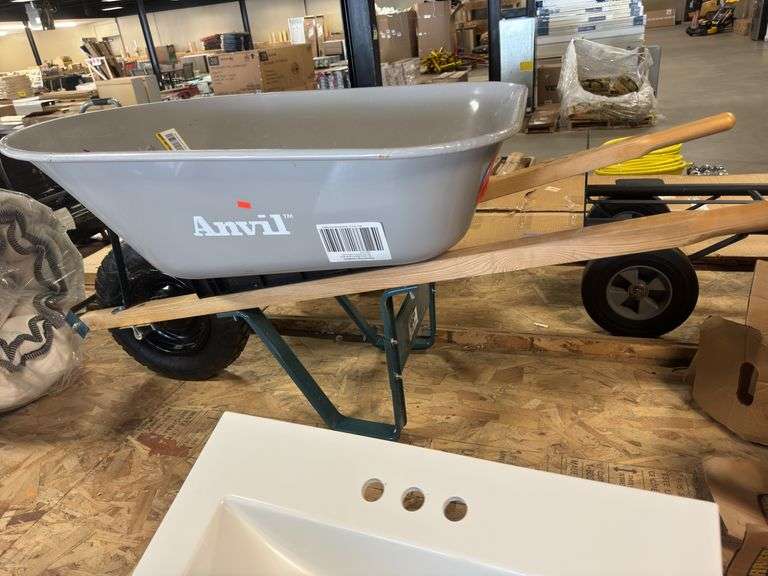 Anvil 6 cu ft. wheelbarrow, has rust and wear on inside - Metzger ...