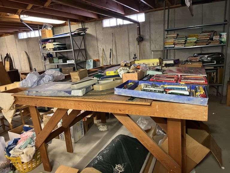 HO train sets and accessories, train layout and contents as shown in ...