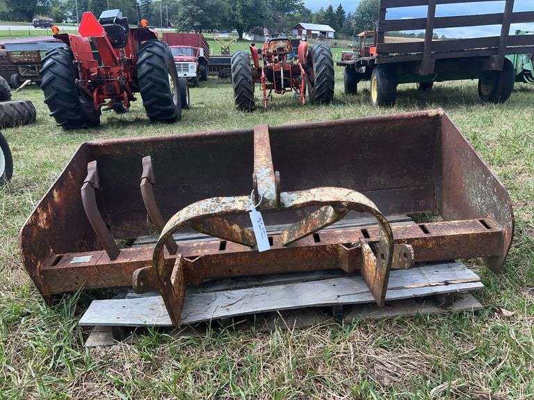 3 point 5 ft. Grader box - Metzger Property Services, LLC