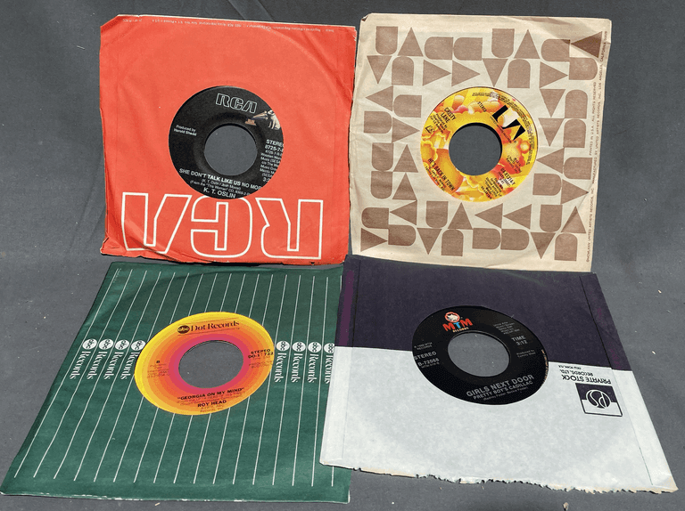 50+ 45 RPM Country Vinyl Records - Moe Bandy, Ronnie Milsap, Girls Next ...