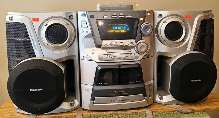 Panasonic SA-AK33 CD Stereo System - Metzger Property Services, LLC