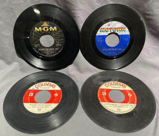 50+ 45 RPM vinyl records in discgocase including the monkees, neil ...