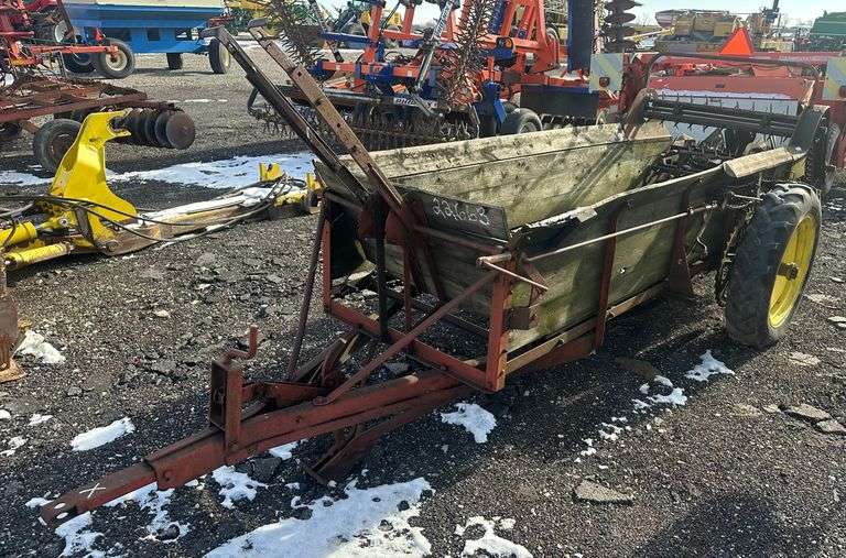 New Idea #12 ground drive manure spreader, triple beater - PICK UP AT ALTERNATE LOCATION IN ...