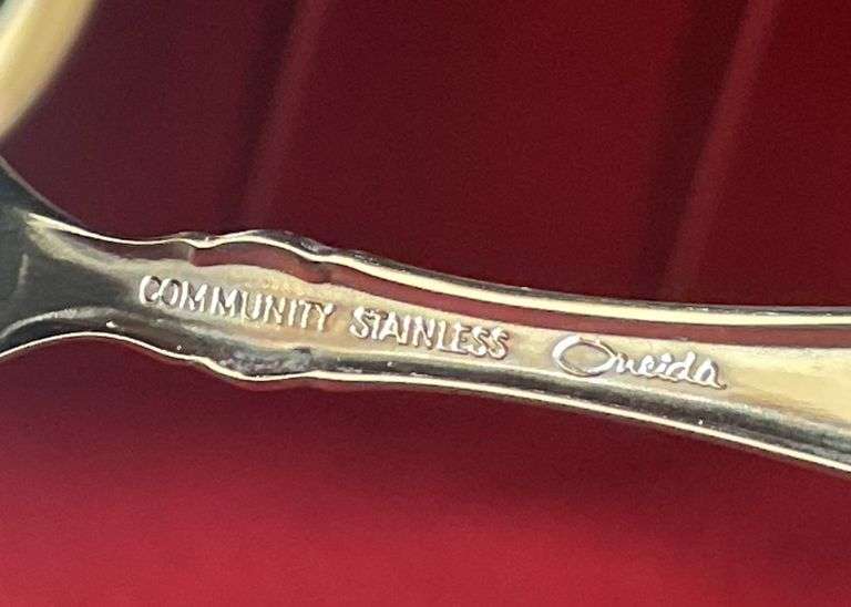 Oneida Community Stainless Cutlery Assortment with case 5" x 11" x 5 ...