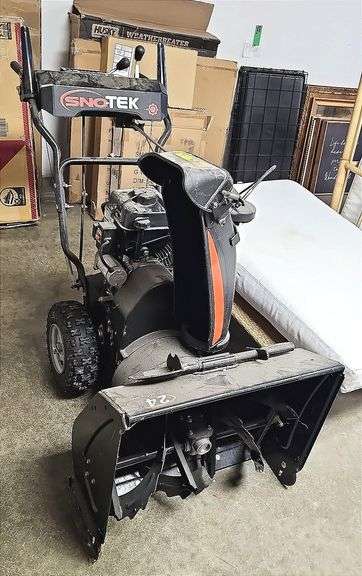 Ariens Sno-Tek Gas Snow Blower, 208CC 24" Clearing Width (untested ...