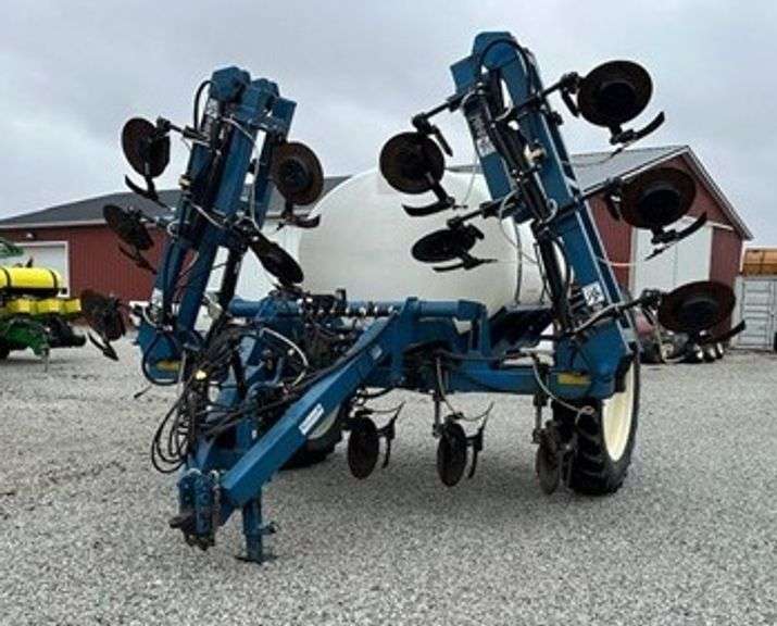 Dalton 15x30 Applicator, 1200 gallon tank, hydraulic drive pump, Ravens ...