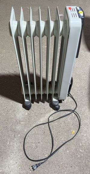 DeLonghi Safe Heat Electric Heater, model EW0715M 25" H - Metzger ...
