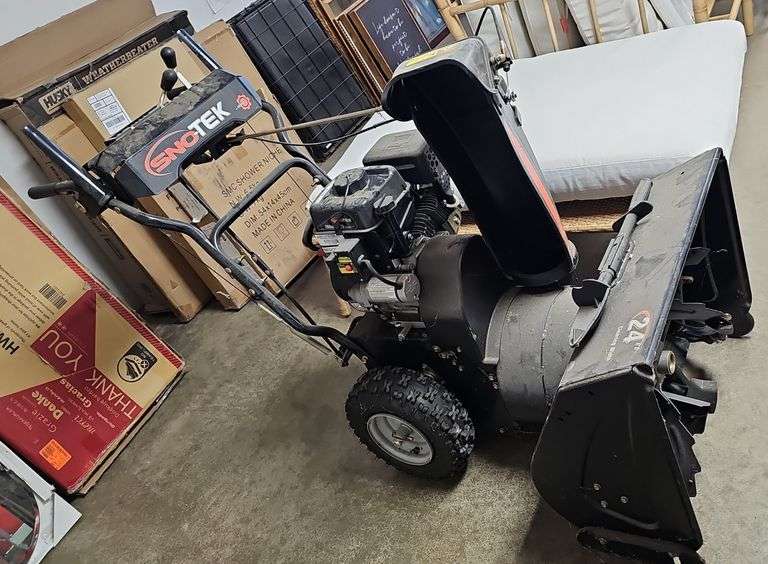 Ariens Sno-Tek Gas Snow Blower, 208CC 24" Clearing Width (untested ...