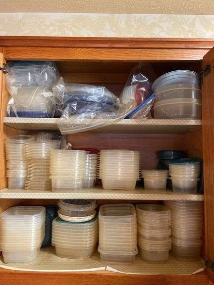 Plastic Food Storage Containers Assortment (signs of use) - Metzger ...