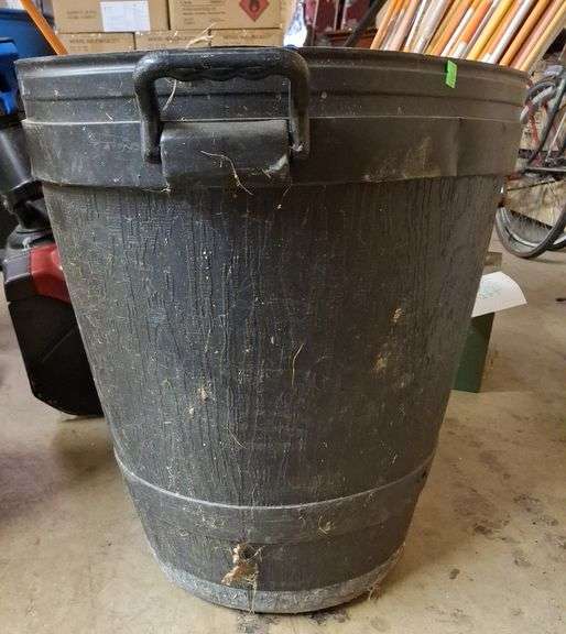 20+ Road Pole Markers 31" - 48", Plastic Trash Bin 24.5" H - Metzger ...