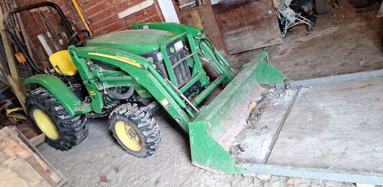 John Deere 3203 Compact Utility Tractor with 300 Loader, 606.4 Hours ...