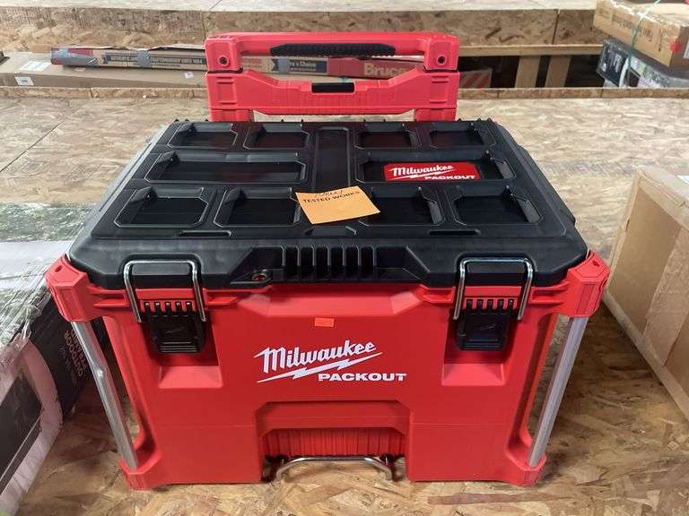 Milwaukee Packout 20” Rolling Tool box - Metzger Property Services, LLC