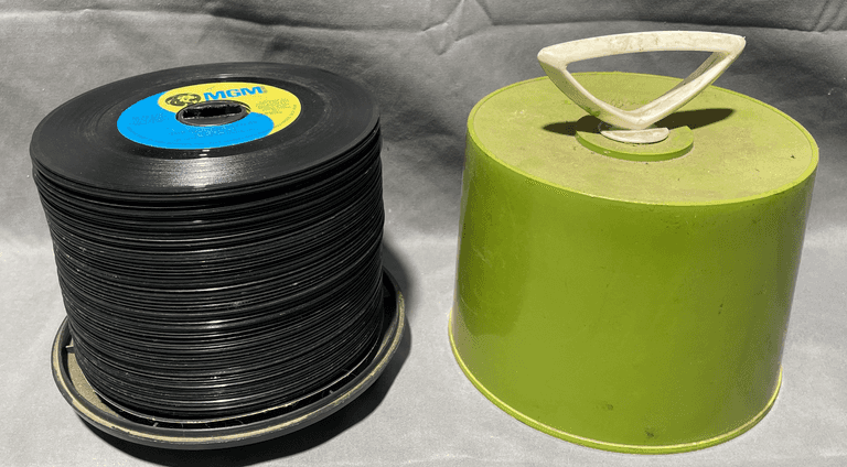 50+ 45 RPM vinyl records in DiscGoCase including Stevie Wonder, Kathy ...