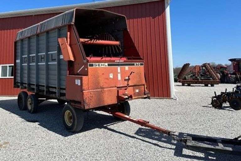 Gehl 970 forage wagon, tandem axle, 540 PTO - PICK UP AT ALTERNATE ...