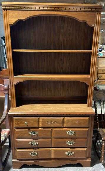 Broyhill wood step back buffet (missing one drawer knob, minor cosmetic ...