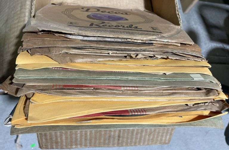 20+ vinyl records including Frank Sinatra, Dinah shore, Johnny long ...