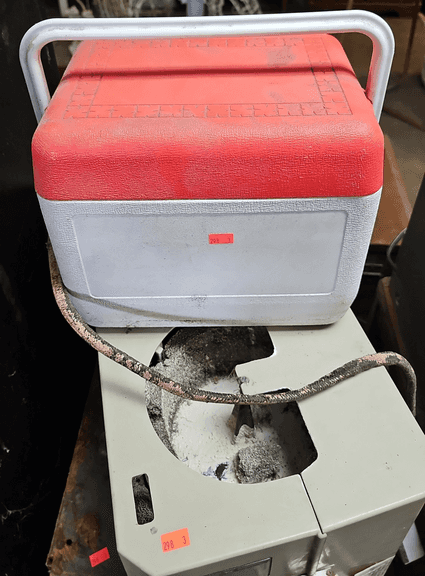 Heater unknown condition, Sears humidifier, cooler - Metzger Property ...