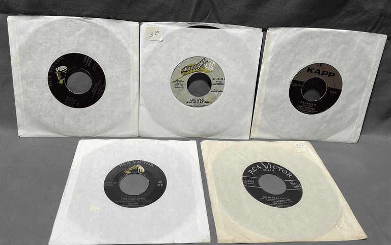 50+ 45 RPM vinyl records including Eddie Fisher, Perry Como, Russ ...