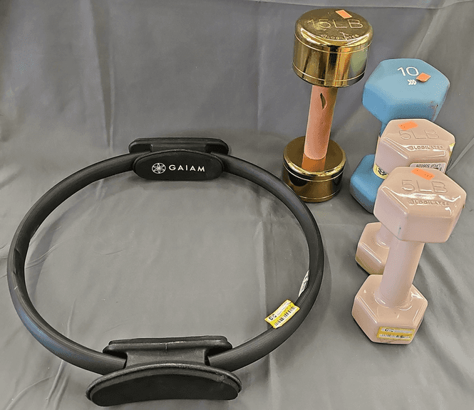(2) 5lbs, (1) 10lbs, (1) 15LBS Blogilates Hand Weight & Gaiam Pilates ...