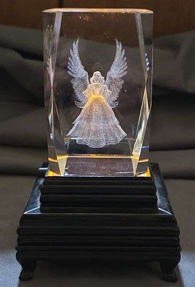 Angel etched glass cube with lighted stand (works) - Metzger Property ...
