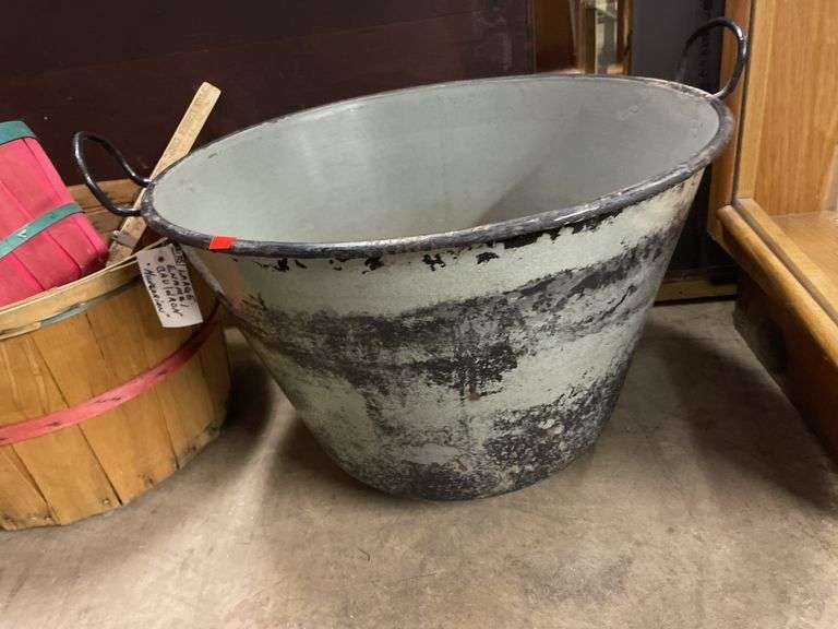 Enamel Cauldron 22” - Metzger Property Services, LLC