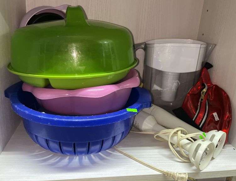 Braun hand mixers, plastic container assortment - Metzger Property ...