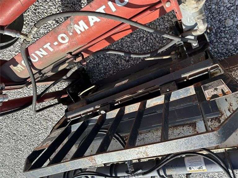 International 784 Tractor with attachments inc. International 2250 ...