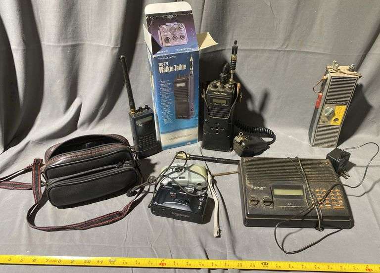 Realistic Scanner Pro 2028, Realistic Tre 221 Walkie Talkie with mic ...