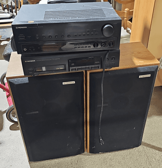 Set of 2 Pioneer Speakers, Pioneer Stereo Receiver, Pioneer Multi Play ...