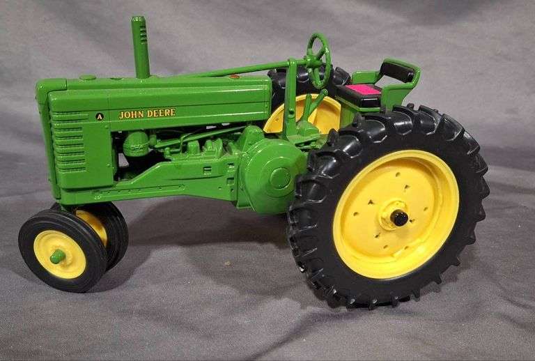 John Deere A 1/16 Scale Die-Cast Tractor – Missing Muffler - Metzger ...