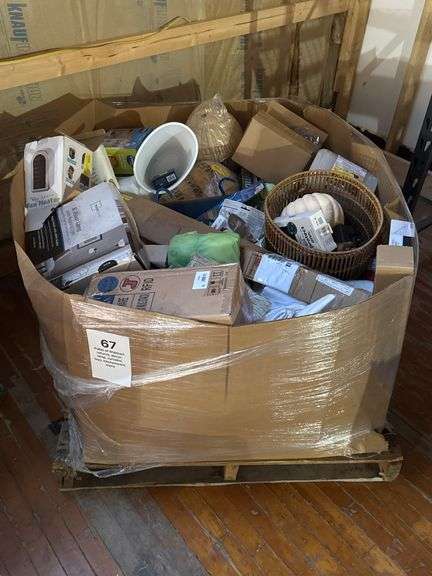 Pallet of Walmart Store Returns Containing Household Decor, Lamps and ...
