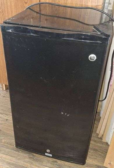 General Electric Compact Refrigerator, Model SFR03BAZABB, 17.5x19x31 ...