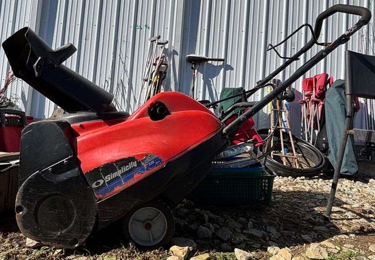 Simplicity Manufacturing, Inc. Snowblower with Tecumseh Engine ...